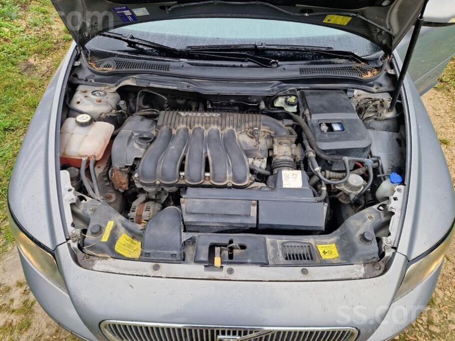 Pelēks Volvo V50 2005 Rīga, ar dzinēja tilpumu 2.40 L un nobraukumu 251 tūkst. km par 1250 €, foto 9 vietnē AUTOMOTO.COM.LV