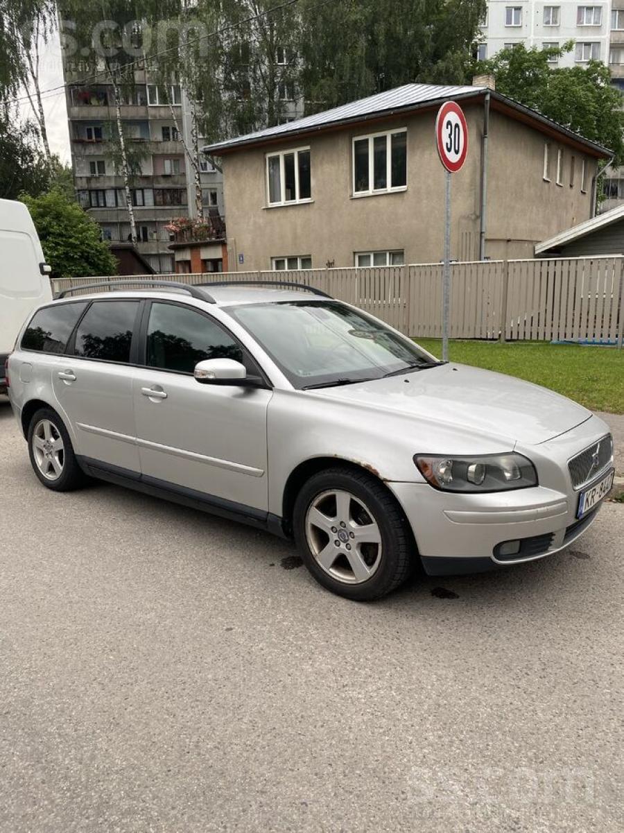 Grey Volvo V50 2006 in Riga, with an engine capacity of 2.00 L and mileage of 310 thousand km for 1599 €, photo 1 on AUTOMOTO.COM.LV