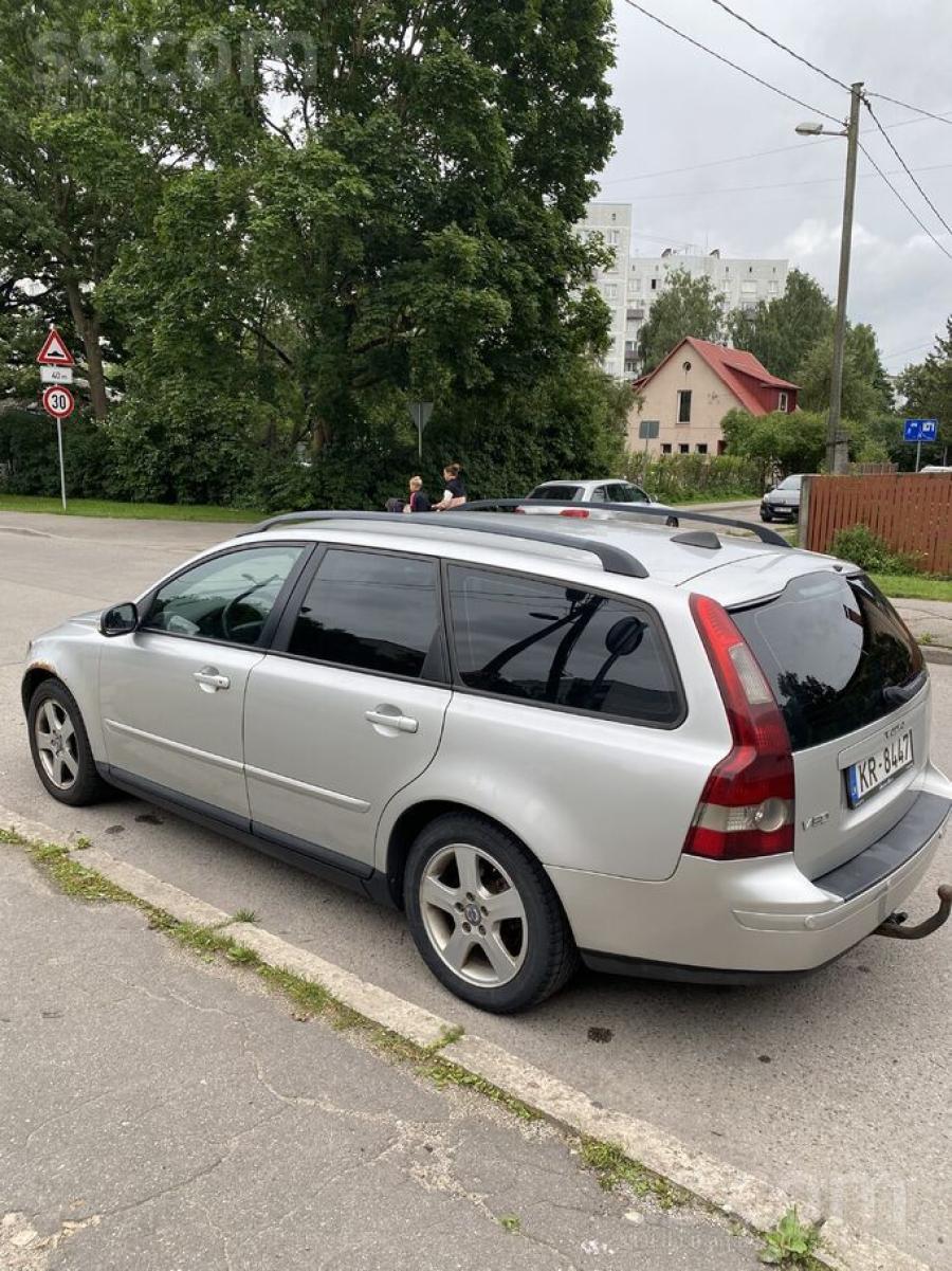 Grey Volvo V50 2006 in Riga, with an engine capacity of 2.00 L and mileage of 310 thousand km for 1599 €, photo 4 on AUTOMOTO.COM.LV