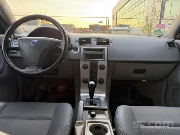 Pelēks Volvo V50 2006 Rīga, ar dzinēja tilpumu 2.40 L un nobraukumu 0 tūkst. km par 3400 €, foto 3 vietnē AUTOMOTO.COM.LV