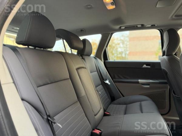 Pelēks Volvo V50 2006 Rīga, ar dzinēja tilpumu 2.40 L un nobraukumu 0 tūkst. km par 3400 €, foto 4 vietnē AUTOMOTO.COM.LV