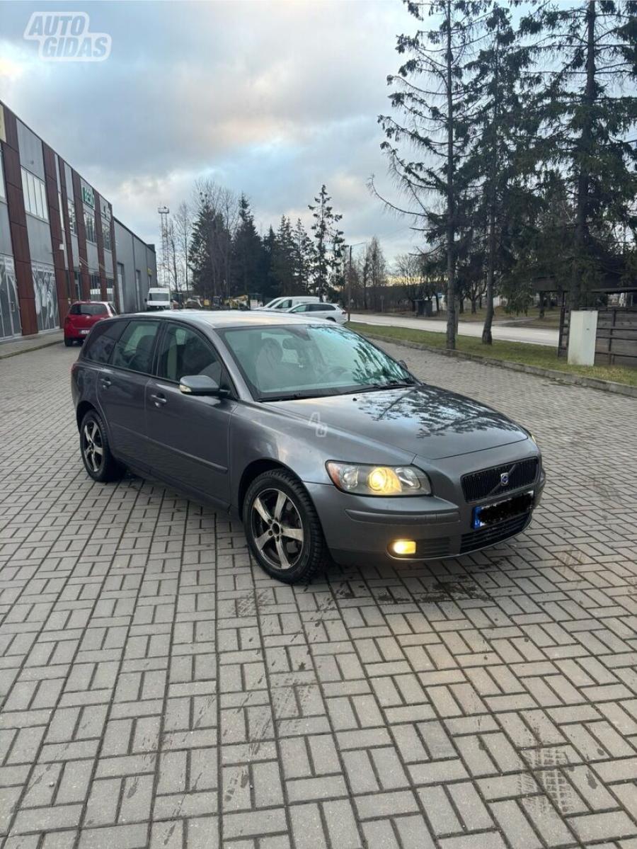 Grey Volvo V50 2006 in Kaunas, with an engine capacity of 2.00 L and mileage of 309 thousand km for 950 €, photo 1 on AUTOMOTO.COM.LV
