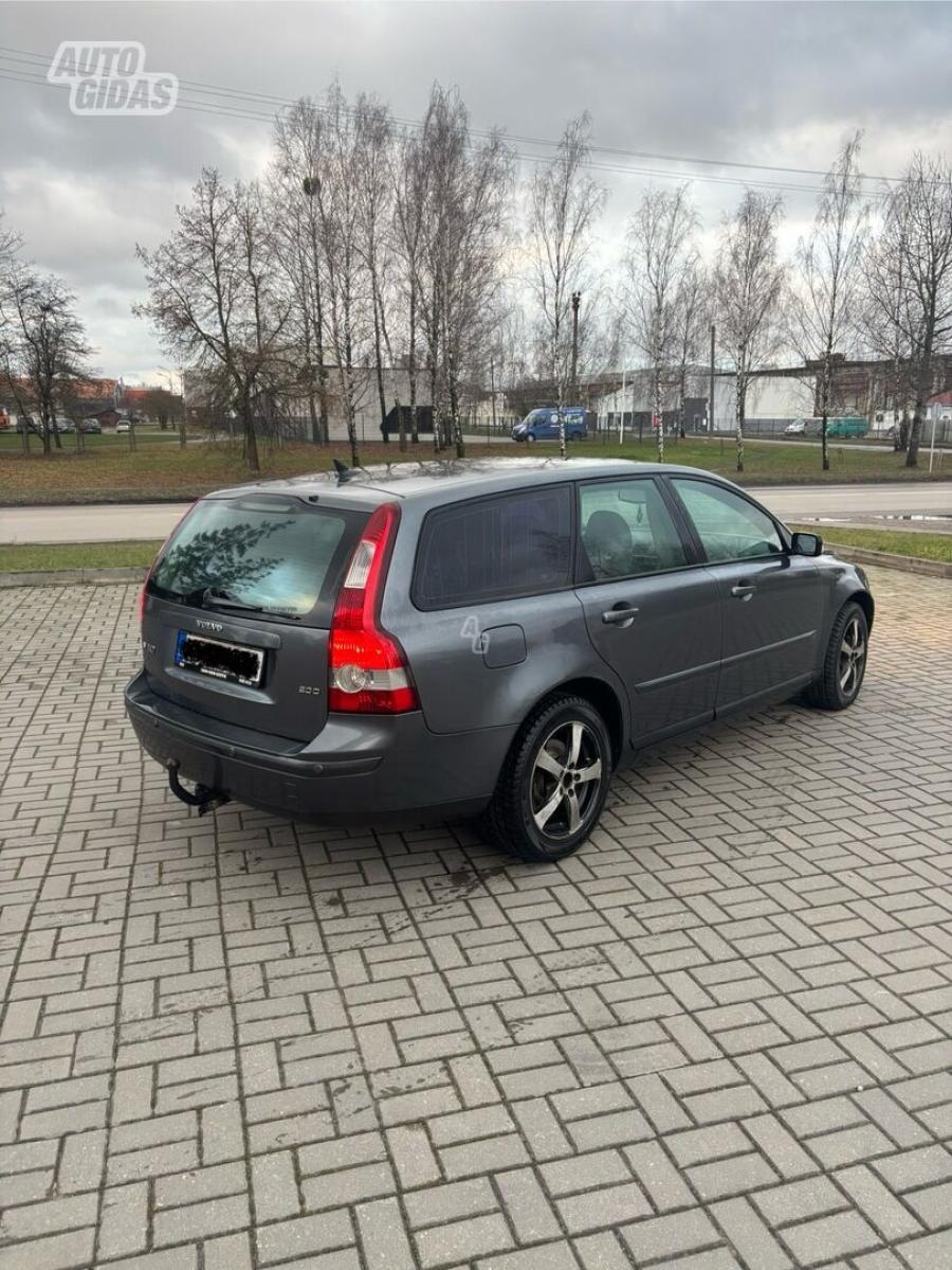 Grey Volvo V50 2006 in Kaunas, with an engine capacity of 2.00 L and mileage of 309 thousand km for 950 €, photo 2 on AUTOMOTO.COM.LV