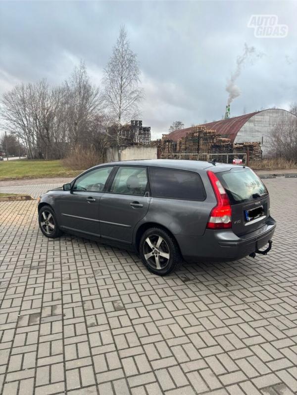 Grey Volvo V50 2006 in Kaunas, with an engine capacity of 2.00 L and mileage of 309 thousand km for 950 €, photo 3 on AUTOMOTO.COM.LV