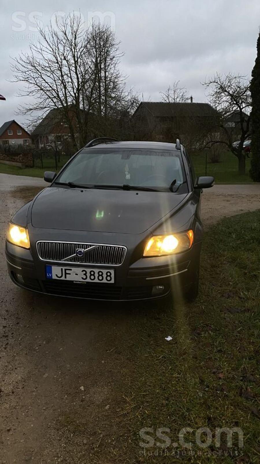 Pelēks Volvo V50 2006 Tukums, ar dzinēja tilpumu 2.00 L un nobraukumu 399 tūkst. km par 950 €, foto 1 vietnē AUTOMOTO.COM.LV