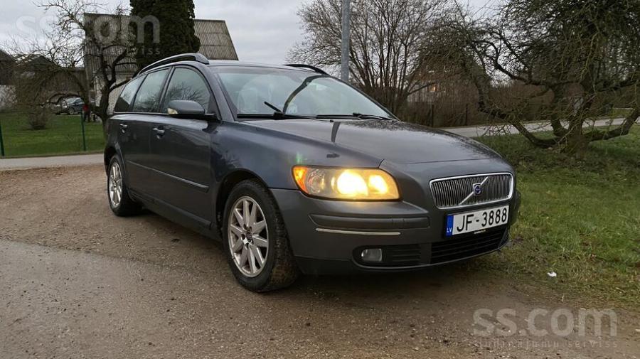Pelēks Volvo V50 2006 Tukums, ar dzinēja tilpumu 2.00 L un nobraukumu 399 tūkst. km par 950 €, foto 2 vietnē AUTOMOTO.COM.LV