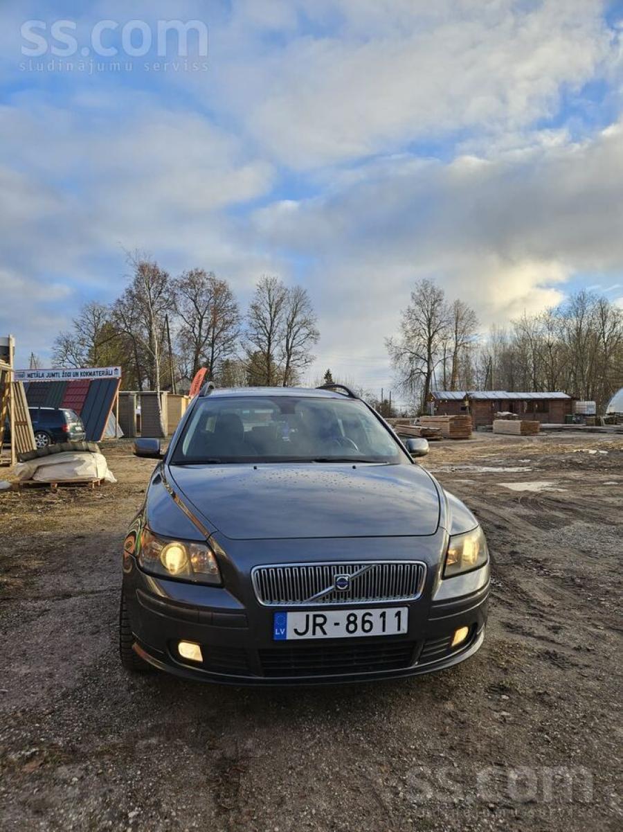 Grey Volvo V50 2006 in Gulbene, with an engine capacity of 2.40 L and mileage of 296 thousand km for 1950 €, photo 1 on AUTOMOTO.COM.LV