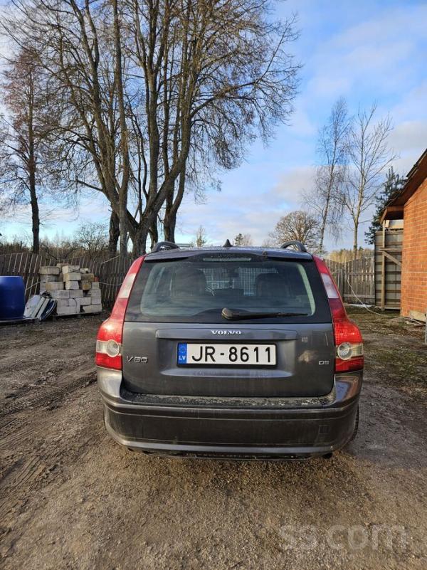 Grey Volvo V50 2006 in Gulbene, with an engine capacity of 2.40 L and mileage of 296 thousand km for 1950 €, photo 4 on AUTOMOTO.COM.LV
