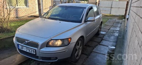Grey Volvo V50 2006 in Daugavpils, with an engine capacity of 2.00 L and mileage of 287 thousand km for 1700 €, photo 1 on AUTOMOTO.COM.LV