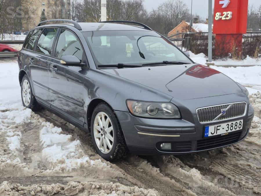 Grey Volvo V50 2006 in Riga, with an engine capacity of 2.00 L and mileage of 0 thousand km for 1900 €, photo 1 on AUTOMOTO.COM.LV