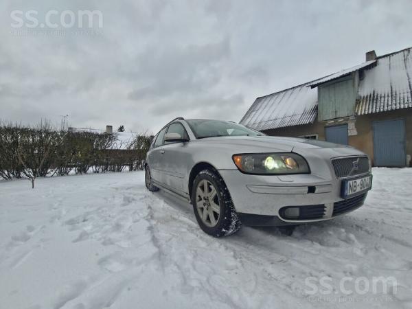 Grey Volvo V50 2006 in Riga, with an engine capacity of 2.40 L and mileage of 431 thousand km for 2000 €, photo 1 on AUTOMOTO.COM.LV