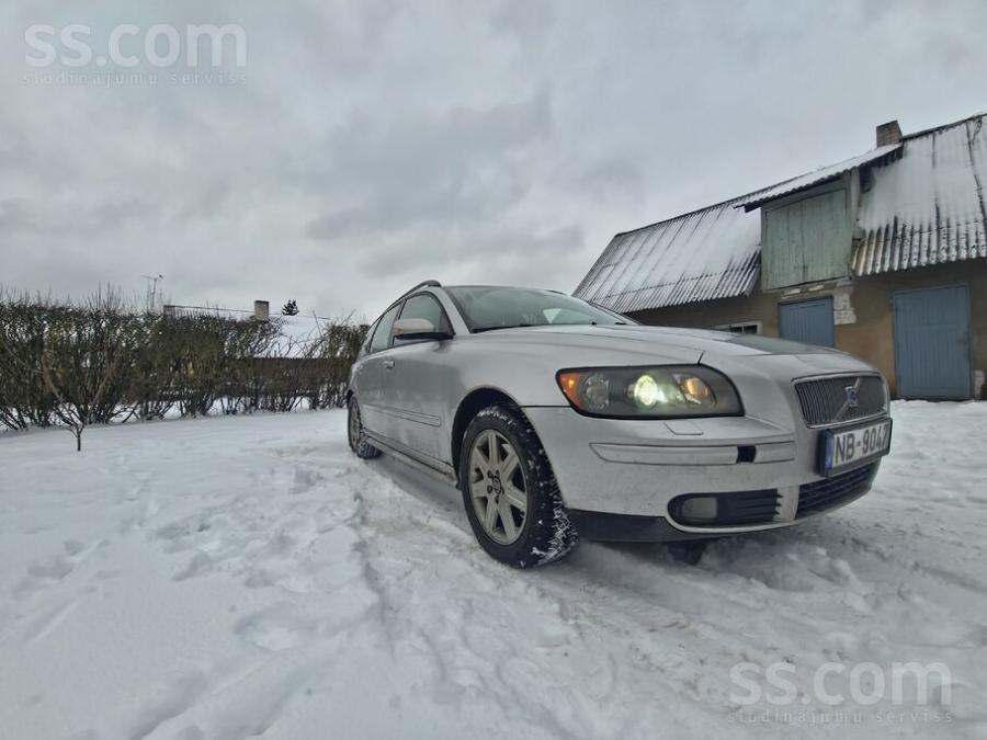 Pelēks Volvo V50 2006 Rīga, ar dzinēja tilpumu 2.40 L un nobraukumu 431 tūkst. km par 2000 €, foto 1 vietnē AUTOMOTO.COM.LV