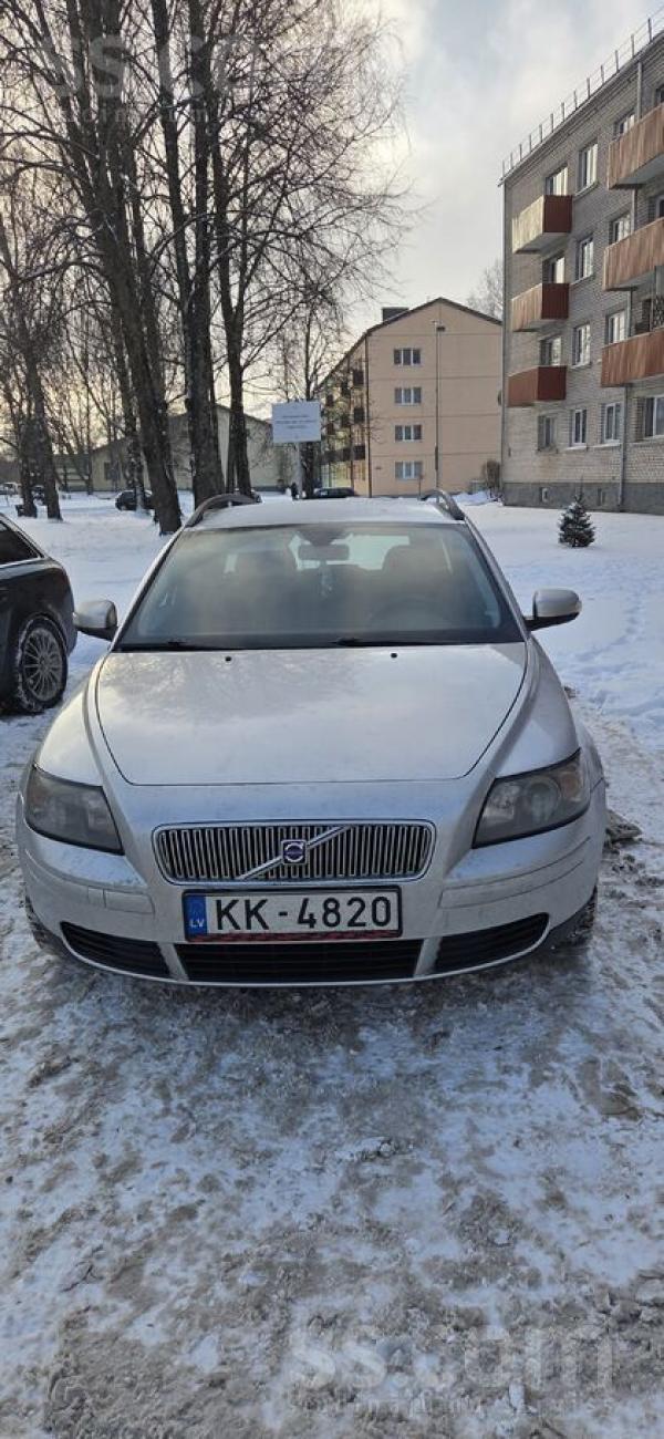 Grey Volvo V50 2006 in Limbazi, with an engine capacity of 2.00 L and mileage of 256 thousand km for 1000 €, photo 1 on AUTOMOTO.COM.LV