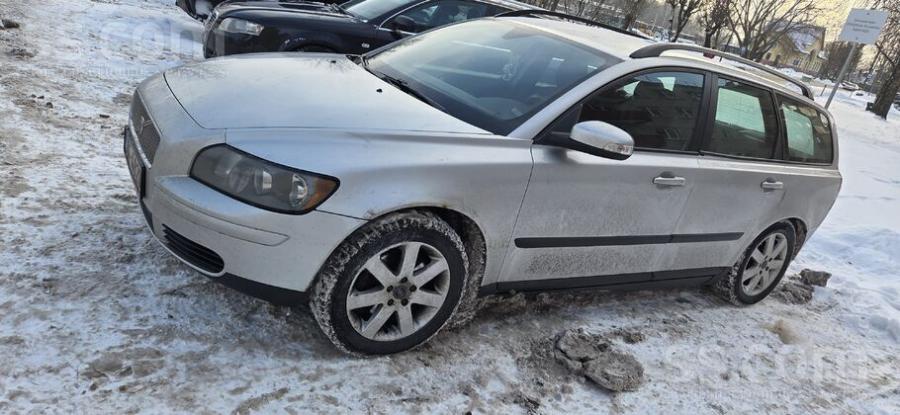 Grey Volvo V50 2006 in Limbazi, with an engine capacity of 2.00 L and mileage of 256 thousand km for 1000 €, photo 2 on AUTOMOTO.COM.LV