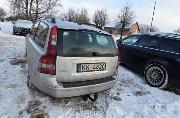 Grey Volvo V50 2006 in Limbazi, with an engine capacity of 2.00 L and mileage of 256 thousand km for 1000 €, photo 4 on AUTOMOTO.COM.LV