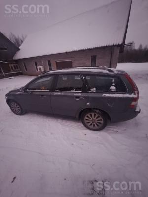 Grey Volvo V50 2006 in Valmiera, with an engine capacity of 1.60 L and mileage of 412 thousand km for 800 €, photo 3 on AUTOMOTO.COM.LV