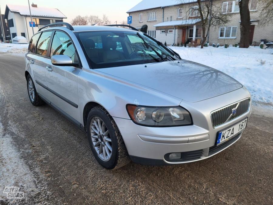 Pelēks Volvo V50 2006 Alīta, ar dzinēja tilpumu 2.00 L un nobraukumu 312 tūkst. km par 1250 €, foto 1 vietnē AUTOMOTO.COM.LV