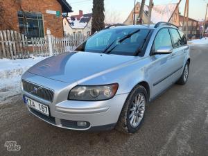 Pelēks Volvo V50 2006 Alīta, ar dzinēja tilpumu 2.00 L un nobraukumu 312 tūkst. km par 1250 €, foto 2 vietnē AUTOMOTO.COM.LV
