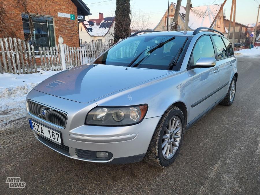 Pelēks Volvo V50 2006 Alīta, ar dzinēja tilpumu 2.00 L un nobraukumu 312 tūkst. km par 1250 €, foto 2 vietnē AUTOMOTO.COM.LV