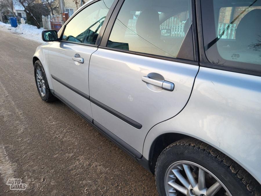 Pelēks Volvo V50 2006 Alīta, ar dzinēja tilpumu 2.00 L un nobraukumu 312 tūkst. km par 1250 €, foto 4 vietnē AUTOMOTO.COM.LV