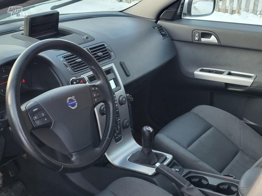 Pelēks Volvo V50 2006 Alīta, ar dzinēja tilpumu 2.00 L un nobraukumu 312 tūkst. km par 1250 €, foto 11 vietnē AUTOMOTO.COM.LV