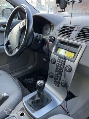 Pelēks Volvo V50 2006 Panevēža, ar dzinēja tilpumu 2.00 L un nobraukumu 372 tūkst. km par 1999 €, foto 3 vietnē AUTOMOTO.COM.LV
