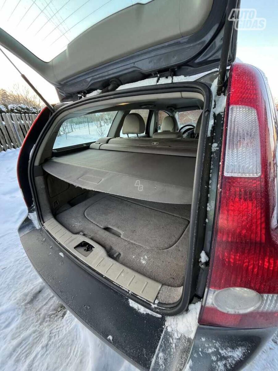 Pelēks Volvo V50 2006 Panevēža, ar dzinēja tilpumu 2.00 L un nobraukumu 372 tūkst. km par 1999 €, foto 5 vietnē AUTOMOTO.COM.LV