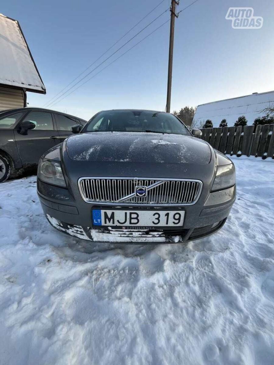 Pelēks Volvo V50 2006 Panevēža, ar dzinēja tilpumu 2.00 L un nobraukumu 372 tūkst. km par 1999 €, foto 9 vietnē AUTOMOTO.COM.LV