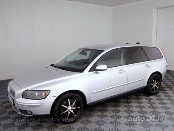 Pelēks Volvo V50 2006 Tallina, ar dzinēja tilpumu 2.40 L un nobraukumu 306 tūkst. km par 1499 €, foto 2 vietnē AUTOMOTO.COM.LV