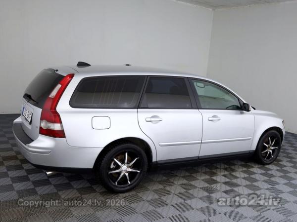 Pelēks Volvo V50 2006 Tallina, ar dzinēja tilpumu 2.40 L un nobraukumu 306 tūkst. km par 1499 €, foto 3 vietnē AUTOMOTO.COM.LV