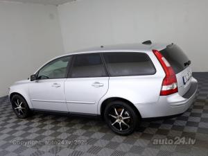 Grey Volvo V50 2006 in Tallinn, with an engine capacity of 2.40 L and mileage of 306 thousand km for 1499 €, photo 4 on AUTOMOTO.COM.LV
