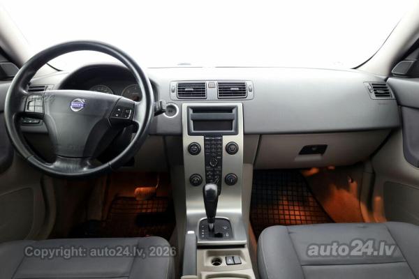 Pelēks Volvo V50 2006 Tallina, ar dzinēja tilpumu 2.40 L un nobraukumu 306 tūkst. km par 1499 €, foto 5 vietnē AUTOMOTO.COM.LV
