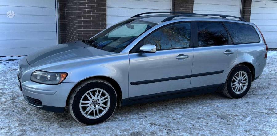 Pelēks Volvo V50 2006 Viļņa, ar dzinēja tilpumu 1.60 L un nobraukumu 250 tūkst. km par 1850 €, foto 2 vietnē AUTOMOTO.COM.LV