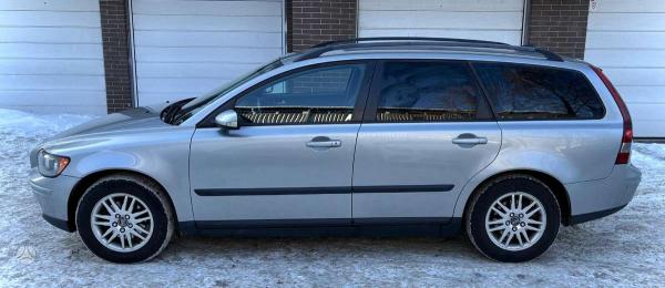 Pelēks Volvo V50 2006 Viļņa, ar dzinēja tilpumu 1.60 L un nobraukumu 250 tūkst. km par 1850 €, foto 3 vietnē AUTOMOTO.COM.LV