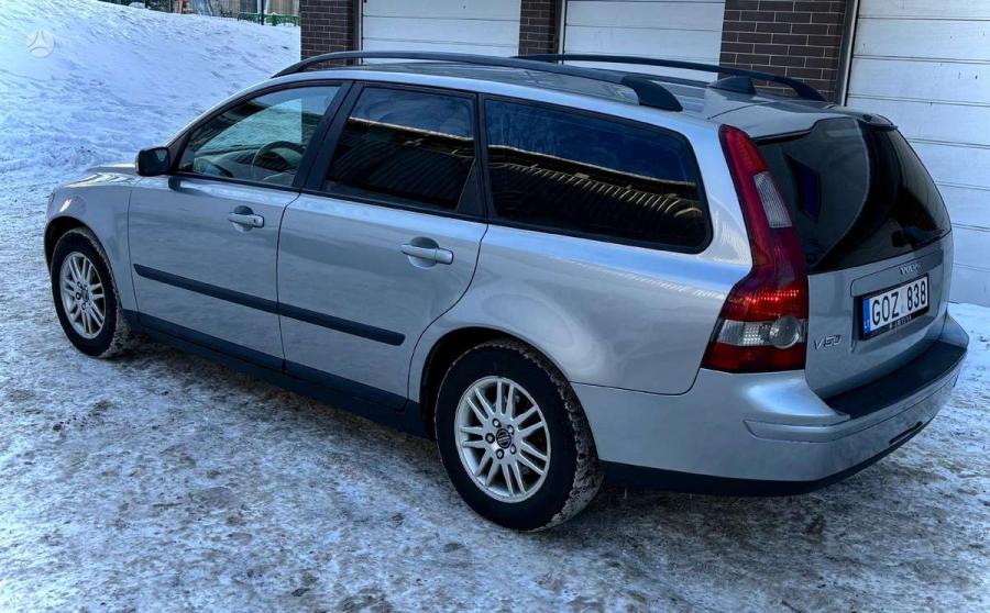 Pelēks Volvo V50 2006 Viļņa, ar dzinēja tilpumu 1.60 L un nobraukumu 250 tūkst. km par 1850 €, foto 4 vietnē AUTOMOTO.COM.LV