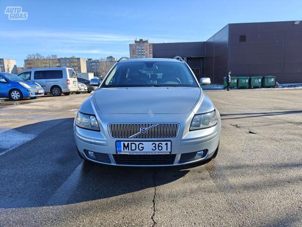 Pelēks Volvo V50 2006 Kauņa, ar dzinēja tilpumu 2.00 L un nobraukumu 250 tūkst. km par 2500 €, foto 2 vietnē AUTOMOTO.COM.LV