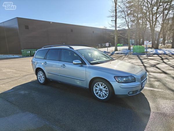Pelēks Volvo V50 2006 Kauņa, ar dzinēja tilpumu 2.00 L un nobraukumu 250 tūkst. km par 2500 €, foto 3 vietnē AUTOMOTO.COM.LV
