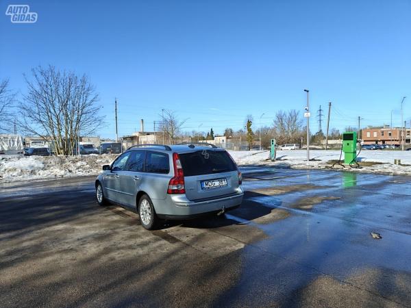 Pelēks Volvo V50 2006 Kauņa, ar dzinēja tilpumu 2.00 L un nobraukumu 250 tūkst. km par 2500 €, foto 4 vietnē AUTOMOTO.COM.LV