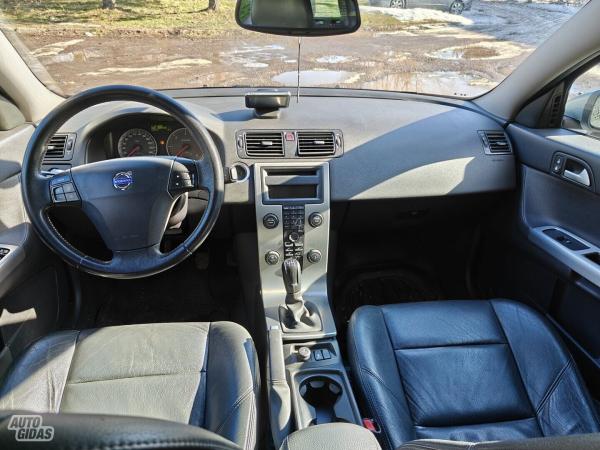 Pelēks Volvo V50 2006 Kauņa, ar dzinēja tilpumu 2.00 L un nobraukumu 250 tūkst. km par 2500 €, foto 9 vietnē AUTOMOTO.COM.LV