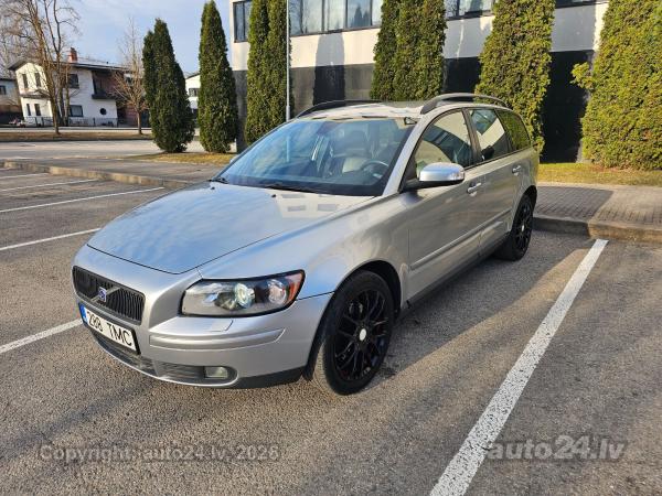 Pelēks Volvo V50 2006 Tartu, ar dzinēja tilpumu 2.00 L un nobraukumu 250 tūkst. km par 1999 €, foto 1 vietnē AUTOMOTO.COM.LV