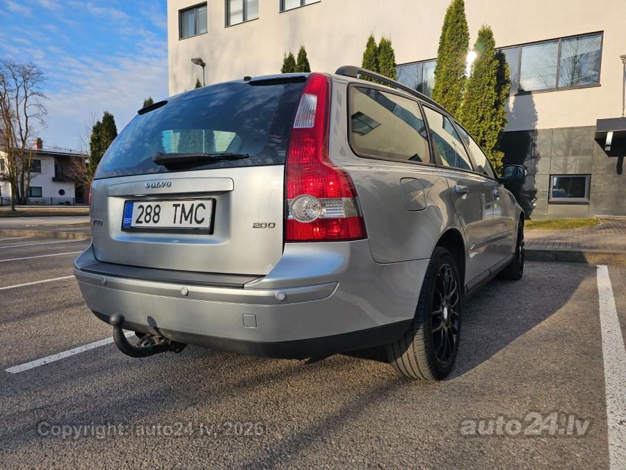 Pelēks Volvo V50 2006 Tartu, ar dzinēja tilpumu 2.00 L un nobraukumu 250 tūkst. km par 1999 €, foto 3 vietnē AUTOMOTO.COM.LV