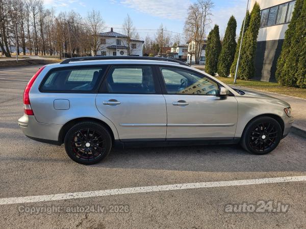 Pelēks Volvo V50 2006 Tartu, ar dzinēja tilpumu 2.00 L un nobraukumu 250 tūkst. km par 1999 €, foto 8 vietnē AUTOMOTO.COM.LV