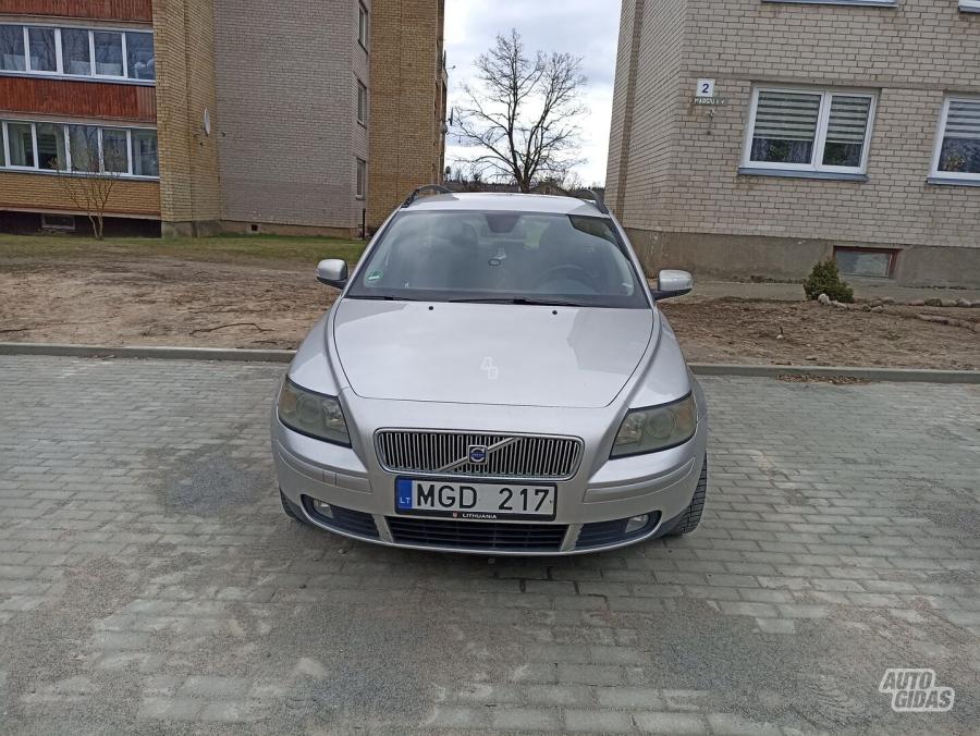 Grey Volvo V50 2006 in Vilnius, with an engine capacity of 1.60 L and mileage of 427 thousand km for 650 €, photo 1 on AUTOMOTO.COM.LV