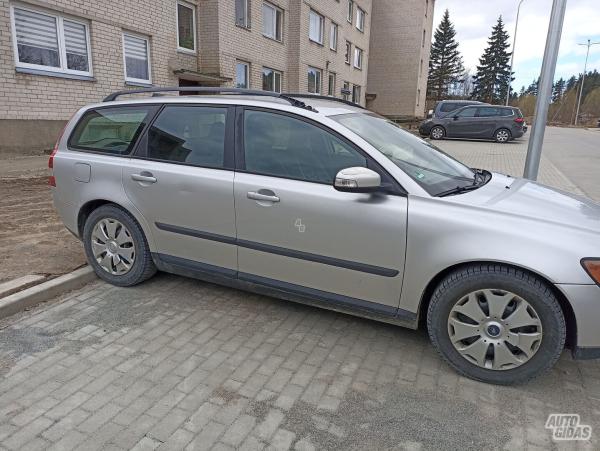 Grey Volvo V50 2006 in Vilnius, with an engine capacity of 1.60 L and mileage of 427 thousand km for 650 €, photo 3 on AUTOMOTO.COM.LV