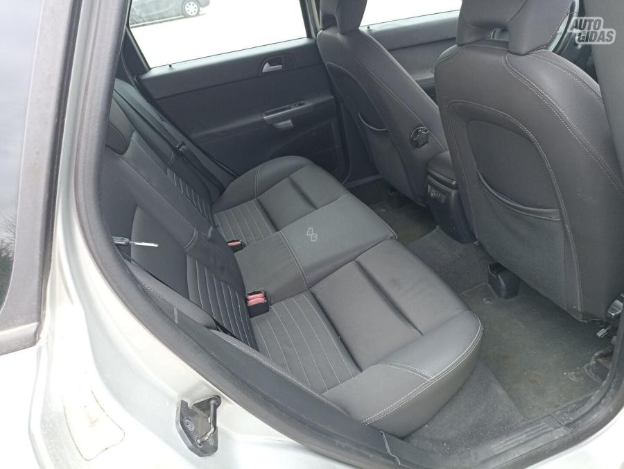 Grey Volvo V50 2006 in Vilnius, with an engine capacity of 1.60 L and mileage of 427 thousand km for 650 €, photo 7 on AUTOMOTO.COM.LV