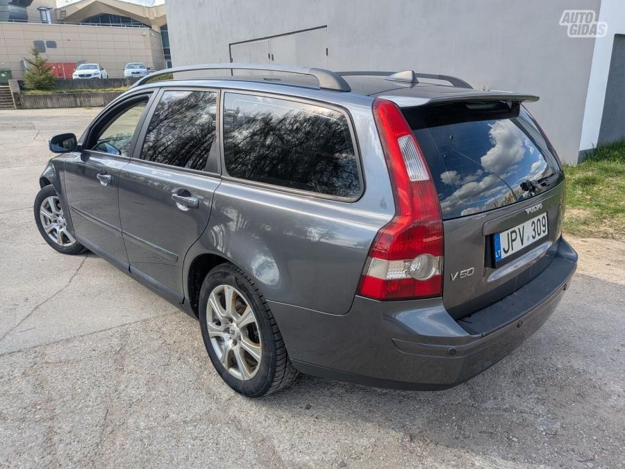 Pelēks Volvo V50 2006 Elektrėnai, ar dzinēja tilpumu 2.00 L un nobraukumu 423 tūkst. km par 1299 €, foto 5 vietnē AUTOMOTO.COM.LV