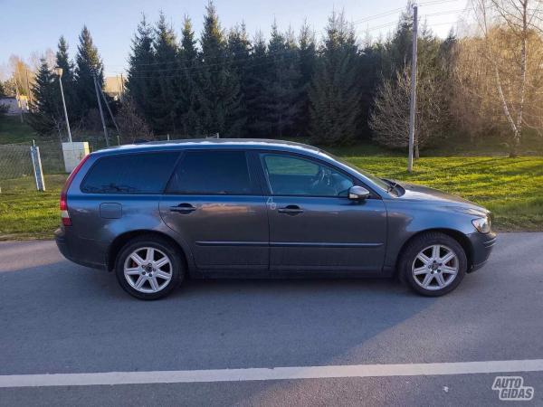 Pelēks Volvo V50 2006 Raseiniai, ar dzinēja tilpumu 2.00 L un nobraukumu 200 tūkst. km par 960 €, foto 2 vietnē AUTOMOTO.COM.LV