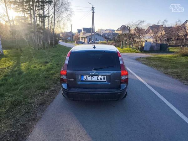 Pelēks Volvo V50 2006 Raseiniai, ar dzinēja tilpumu 2.00 L un nobraukumu 200 tūkst. km par 960 €, foto 3 vietnē AUTOMOTO.COM.LV