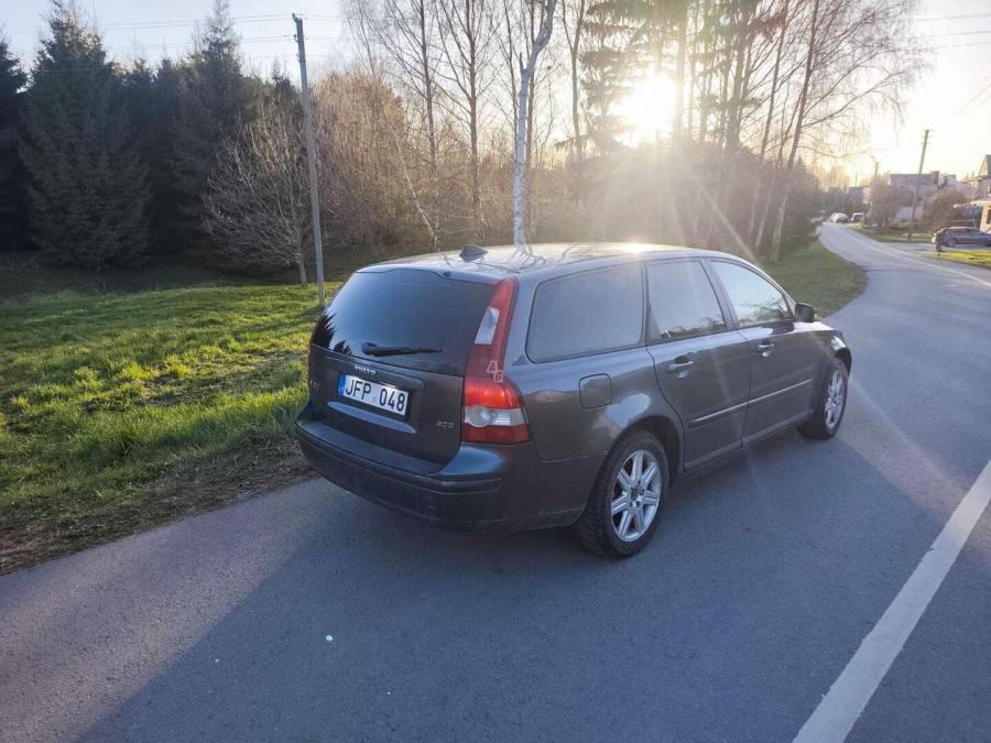 Grey Volvo V50 2006 in Raseiniai, with an engine capacity of 2.00 L and mileage of 200 thousand km for 960 €, photo 5 on AUTOMOTO.COM.LV