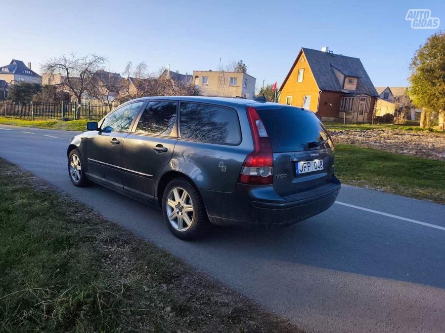 Grey Volvo V50 2006 in Raseiniai, with an engine capacity of 2.00 L and mileage of 200 thousand km for 960 €, photo 7 on AUTOMOTO.COM.LV